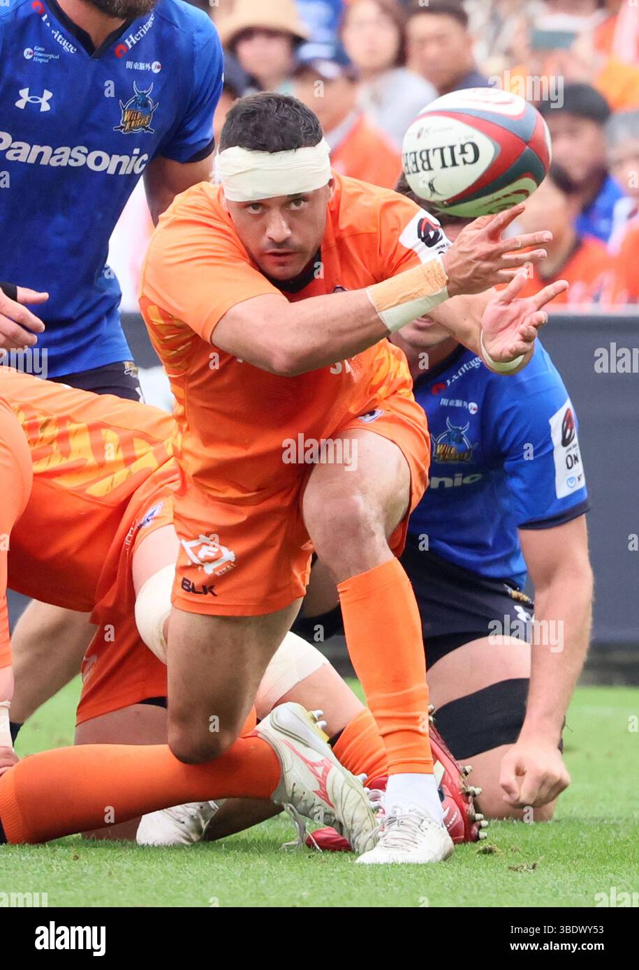 Tokyo, Japan. 25th May, 2025. Kubota Spears Funabashi Tokyo-bay scrum ...