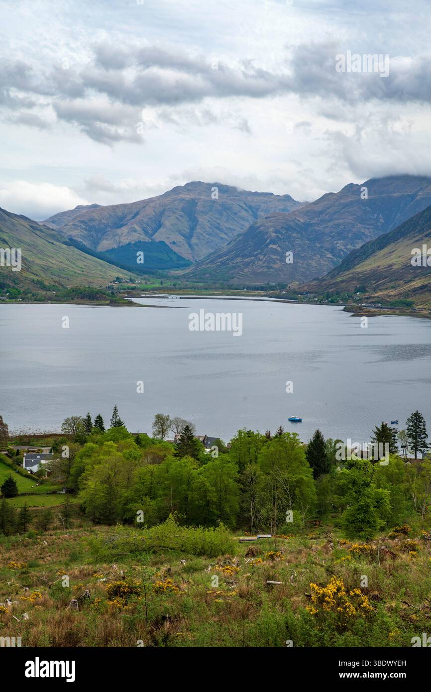 View of the Five Sisters of Kintail, a dramatic mountain ridge in the ...