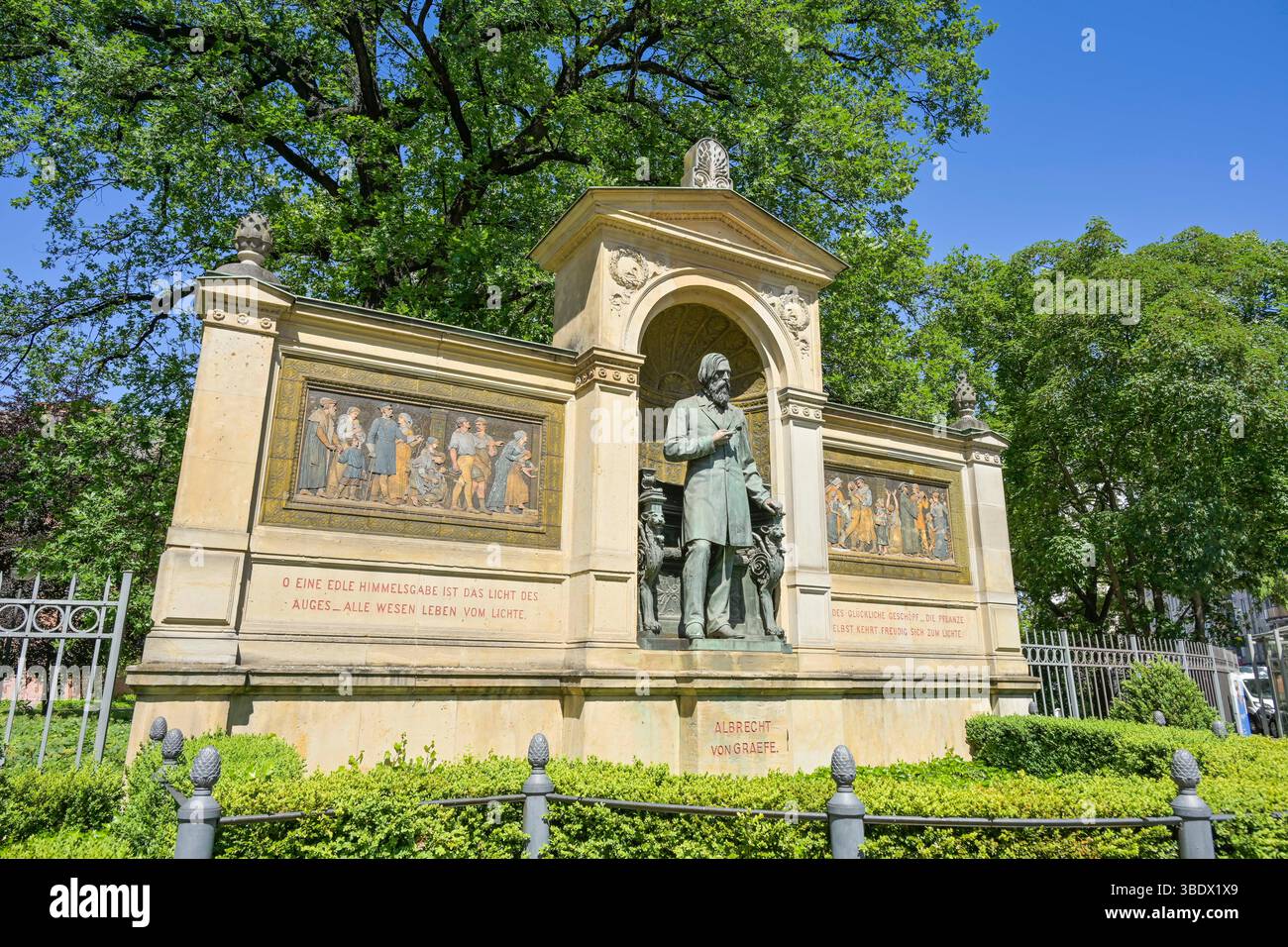 Denkmal, Albrecht von Graefe, Luisenstraße, Mitte, Berlin, Deutschland ...