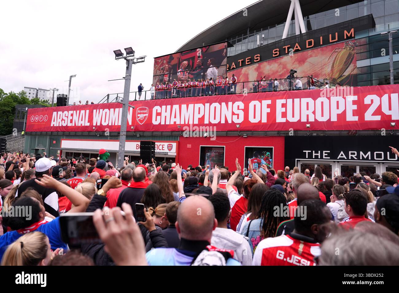 Arsenal players and fans during the UEFA Women's Champions League ...
