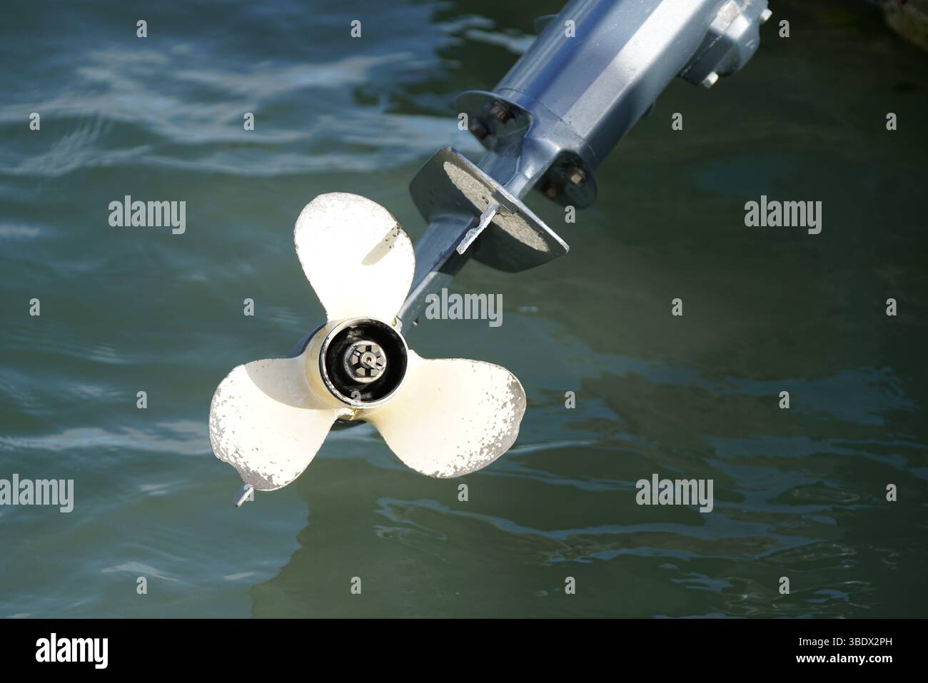 Motorboat boat propeller uk hi-res stock photography and images - Alamy