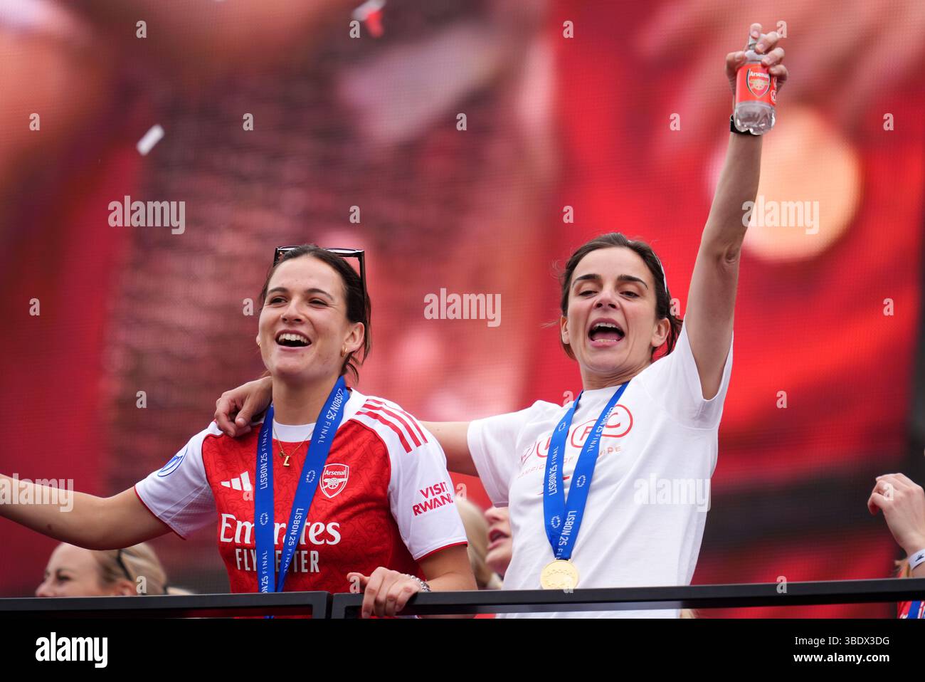 Arsenal manager Renee Slegers and Laia Codina during the UEFA Women's ...