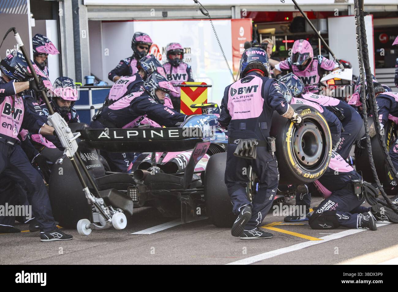 43 COLAPINTO Franco (arg), Alpine F1 Team A525, pitstop pitlane ...