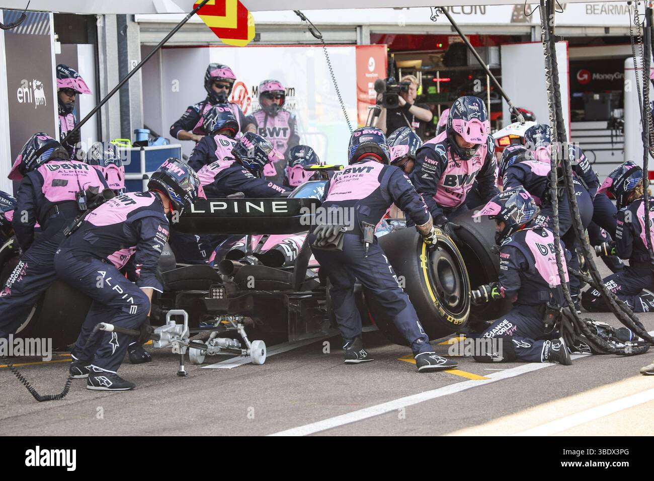 43 COLAPINTO Franco (arg), Alpine F1 Team A525, pitstop pitlane ...