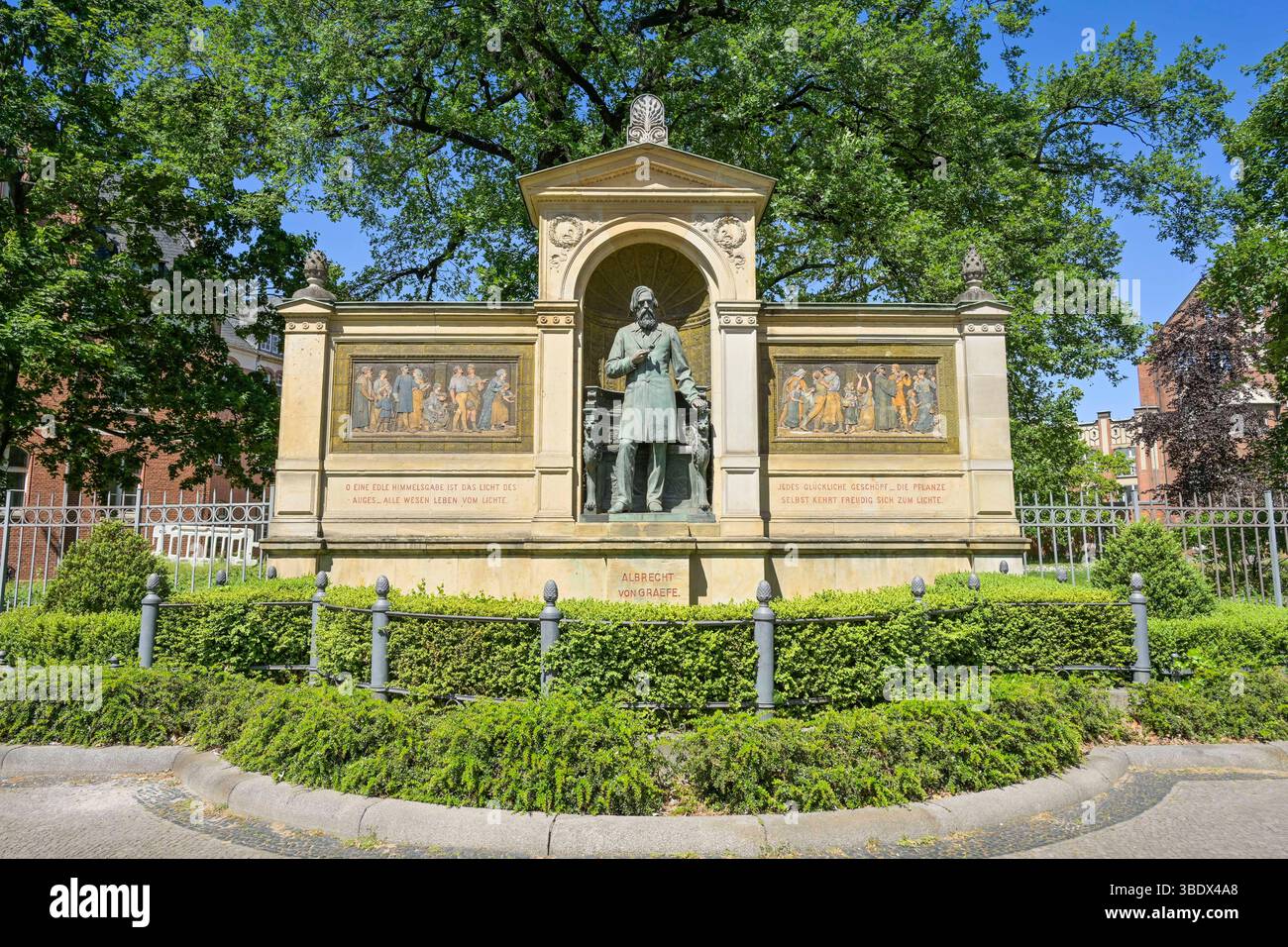 Denkmal, Albrecht von Graefe, Luisenstraße, Mitte, Berlin, Deutschland ...