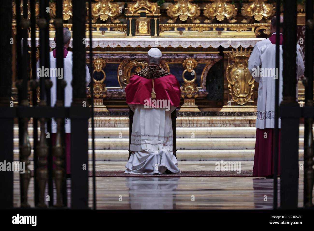 Vatican, Vatican. 25th May, 2025. Pope Leo XIV visits St. Mary Major ...