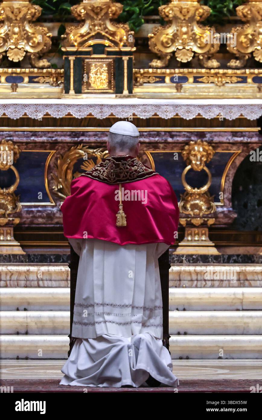 Vatican, Vatican. 25th May, 2025. Pope Leo XIV visits St. Mary Major ...