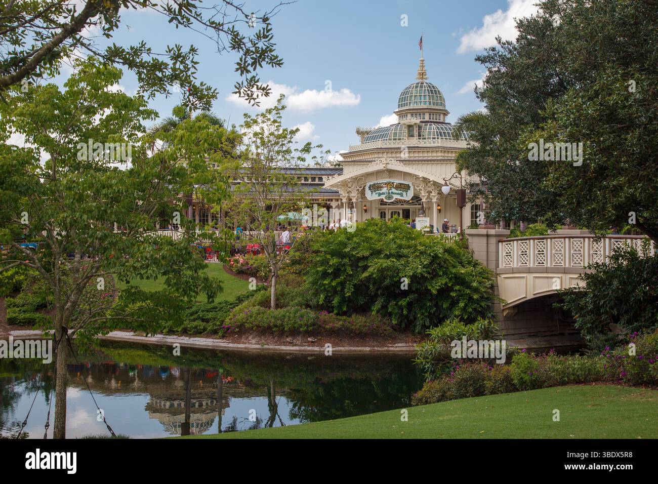 The Crystal Palace restaurant at central plaza, Magic Kingdom ...