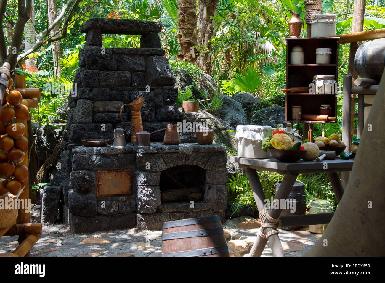 The Swiss Family treehouse in Adventureland, Magic Kingdom amusemenet ...