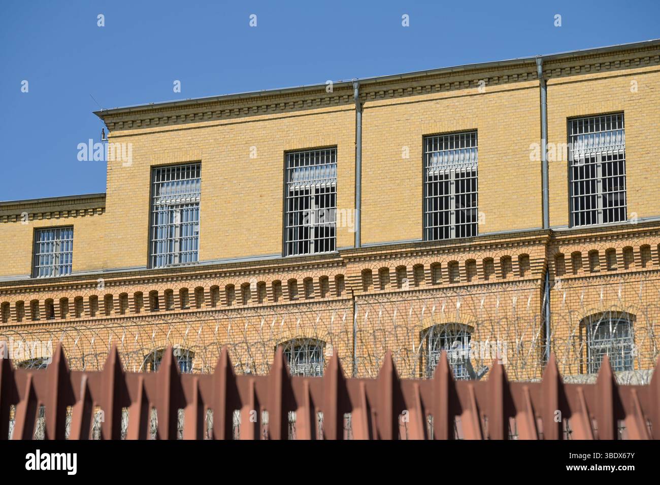Zellenfenster, Justizvollzugsanstalt Moabit, Alt-Moabit, Mitte, Berlin ...