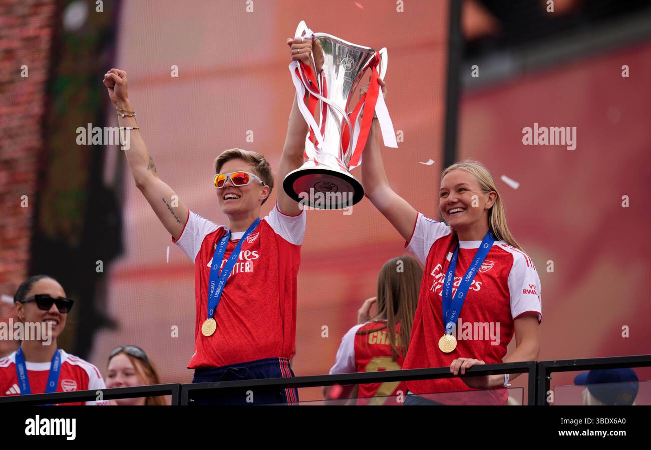 Arsenal's Lina Hurtig and Frida Maanum with the trophy during the UEFA ...