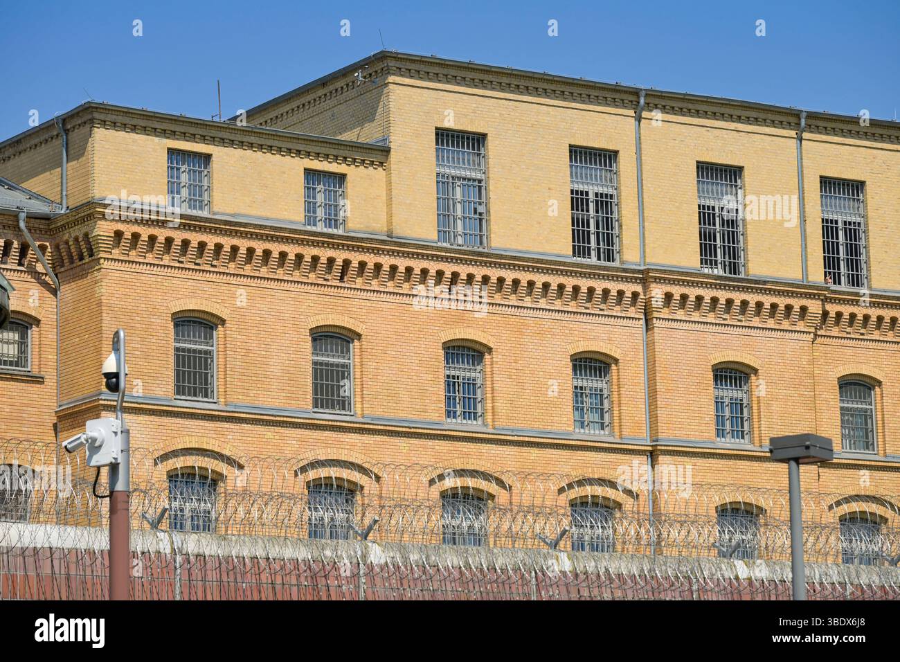 Zellenfenster, Justizvollzugsanstalt Moabit, Alt-Moabit, Mitte, Berlin ...