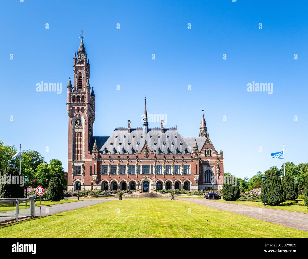 International peace garden hi-res stock photography and images - Alamy