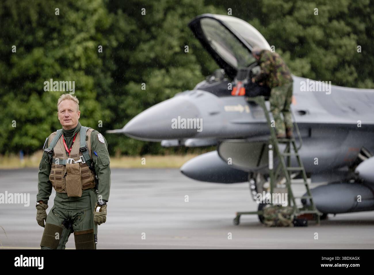 VOLKEL - Major General Arnoud Stallmann prior to the departure of the ...