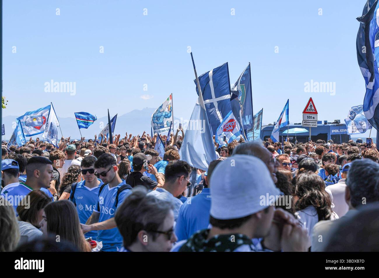 bus via caracciolo with team Naples 05/26/2025 via Caracciolo crowded ...