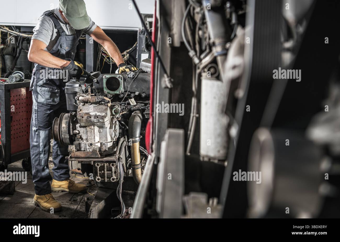 Well equipped mechanic worker hi-res stock photography and images - Alamy