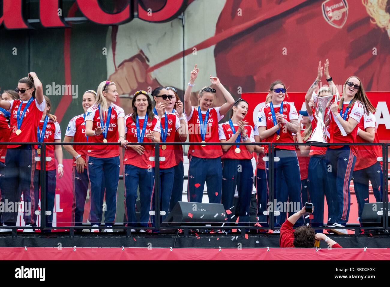 London, UK. 26 May 2025. Arsenal Women celebrate with fans outside the ...