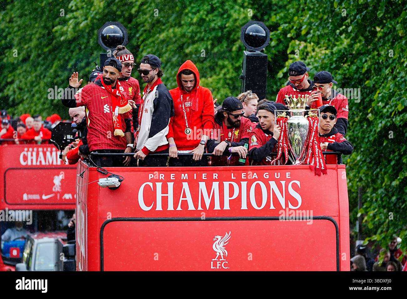 Diogo jota premier league trophy hi-res stock photography and images ...