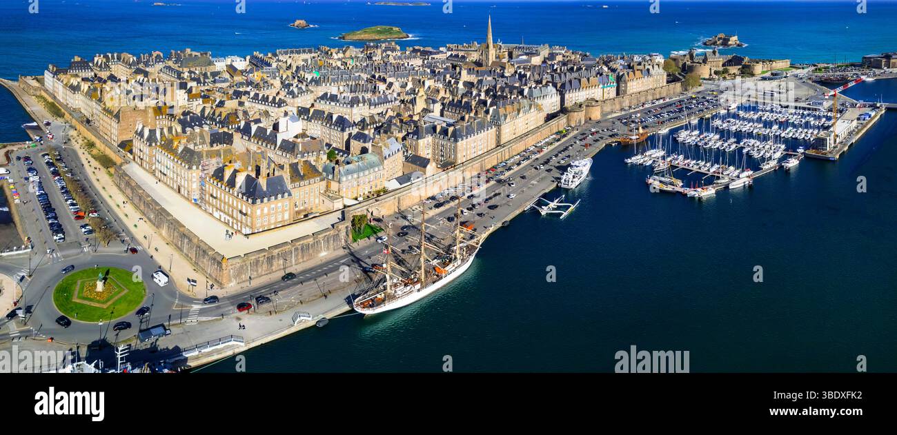St malo harbour panoramic hi-res stock photography and images - Alamy