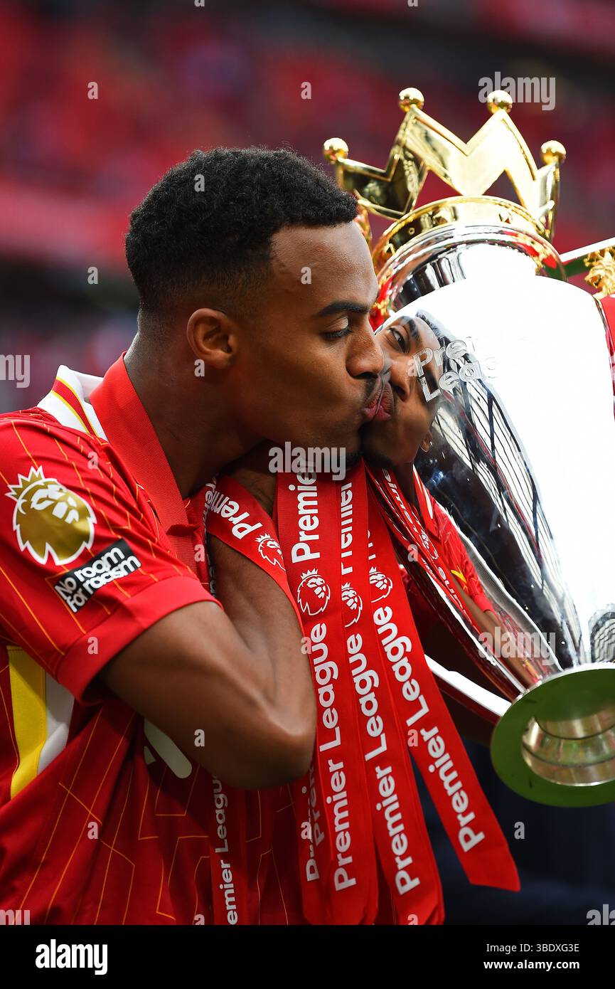 Liverpool trophy 2025 hi-res stock photography and images - Alamy