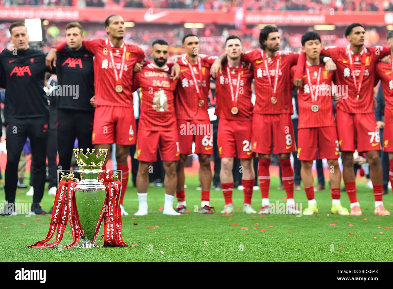 Liverpool, UK. 25th May, 2025. Liverpool form a line up behind the ...