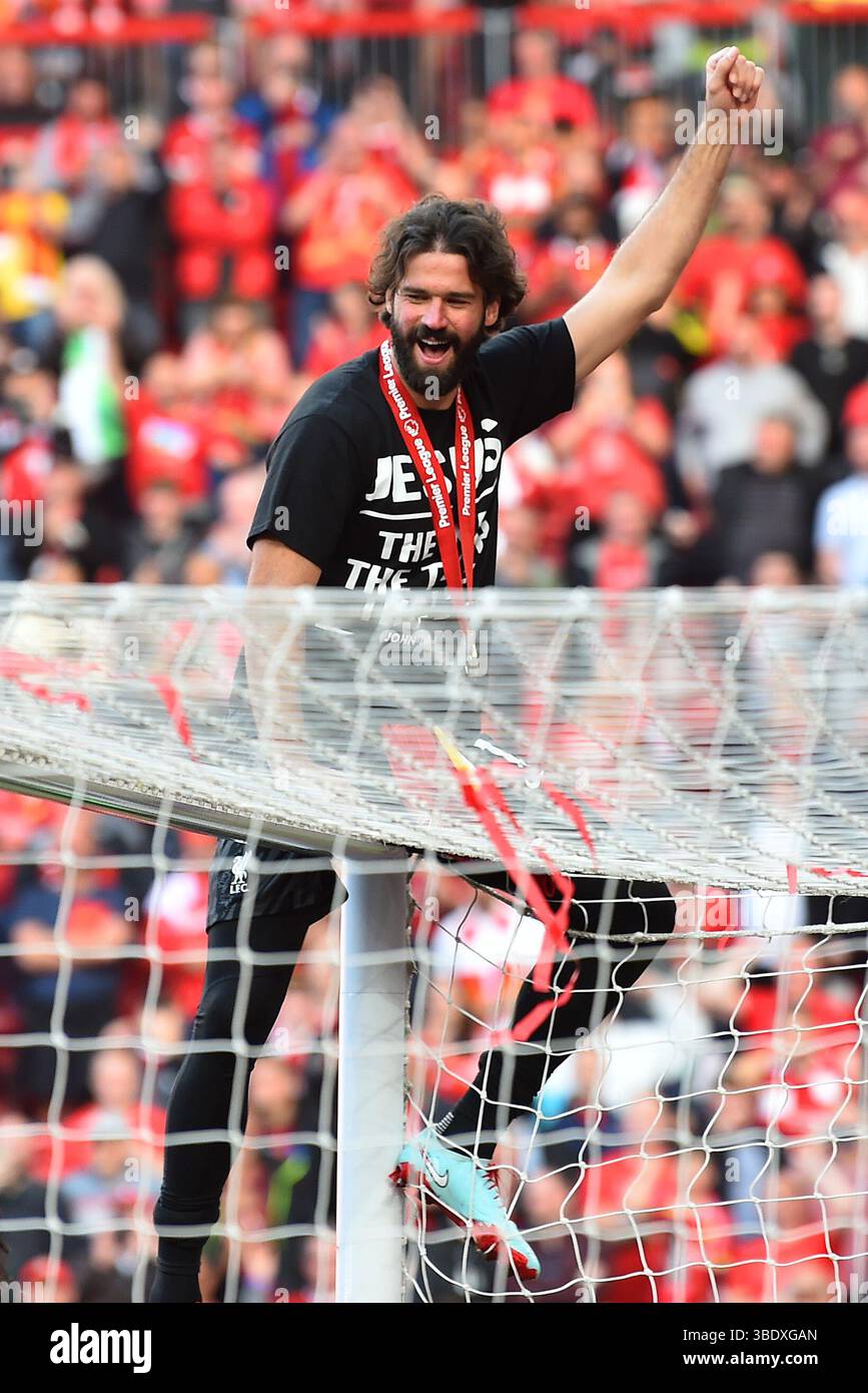 Alisson becker 2025 crystal palace hi-res stock photography and images ...