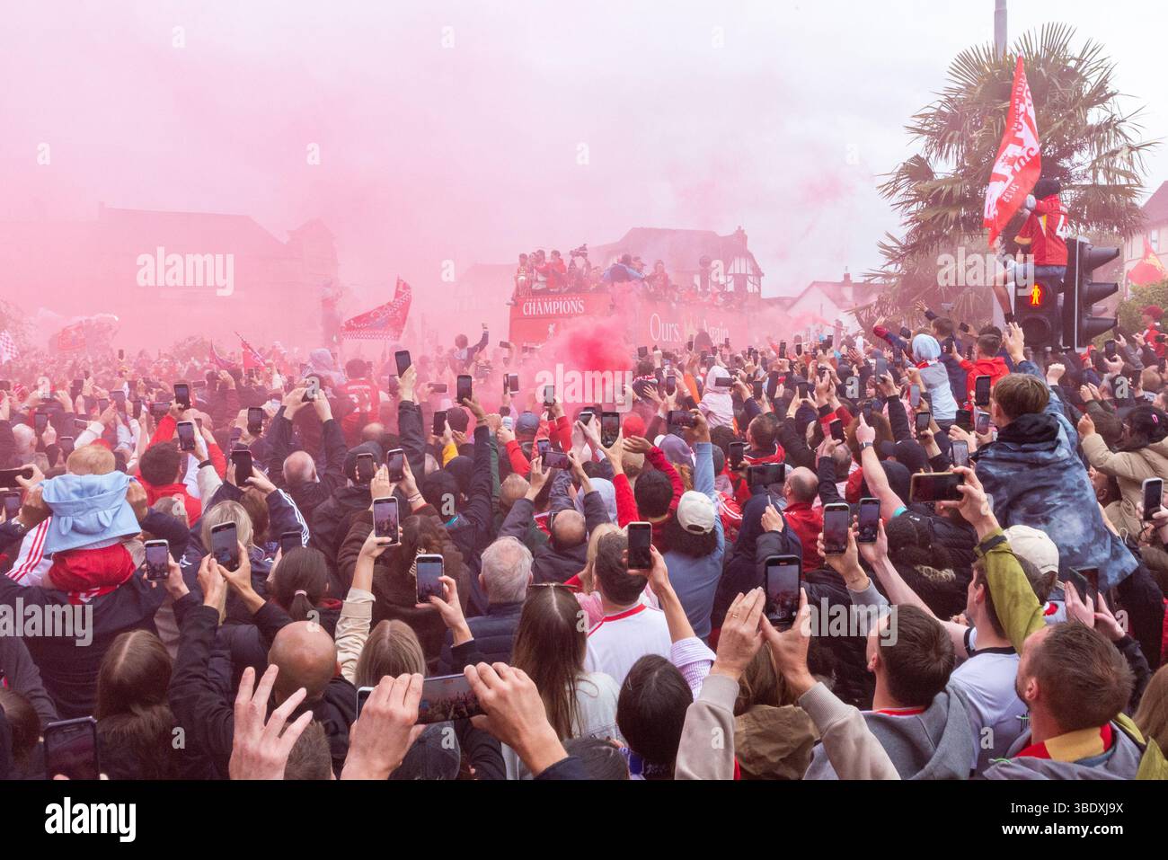 Queens Drive, Liverpool, UK. 26th May, 2025. Following winning the ...