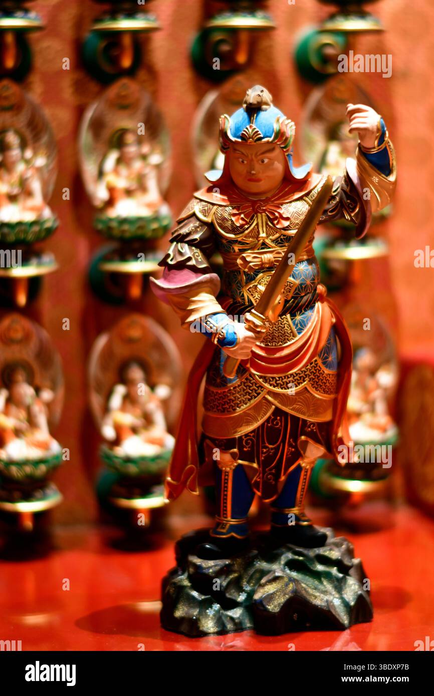 Statue inside Buddha Tooth Relic Temple in Chinatown. Buddha statue ...