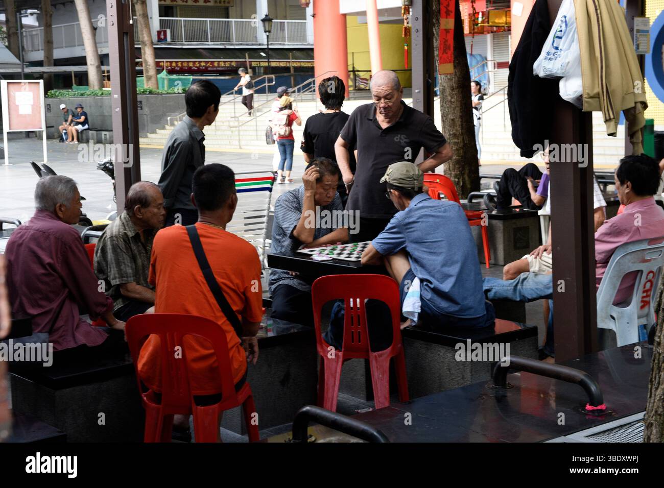 Men play Chinese chess in Chinatown Singapore Asia Stock Photo - Alamy