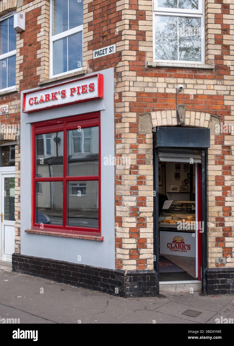 Pies selling hi-res stock photography and images - Alamy