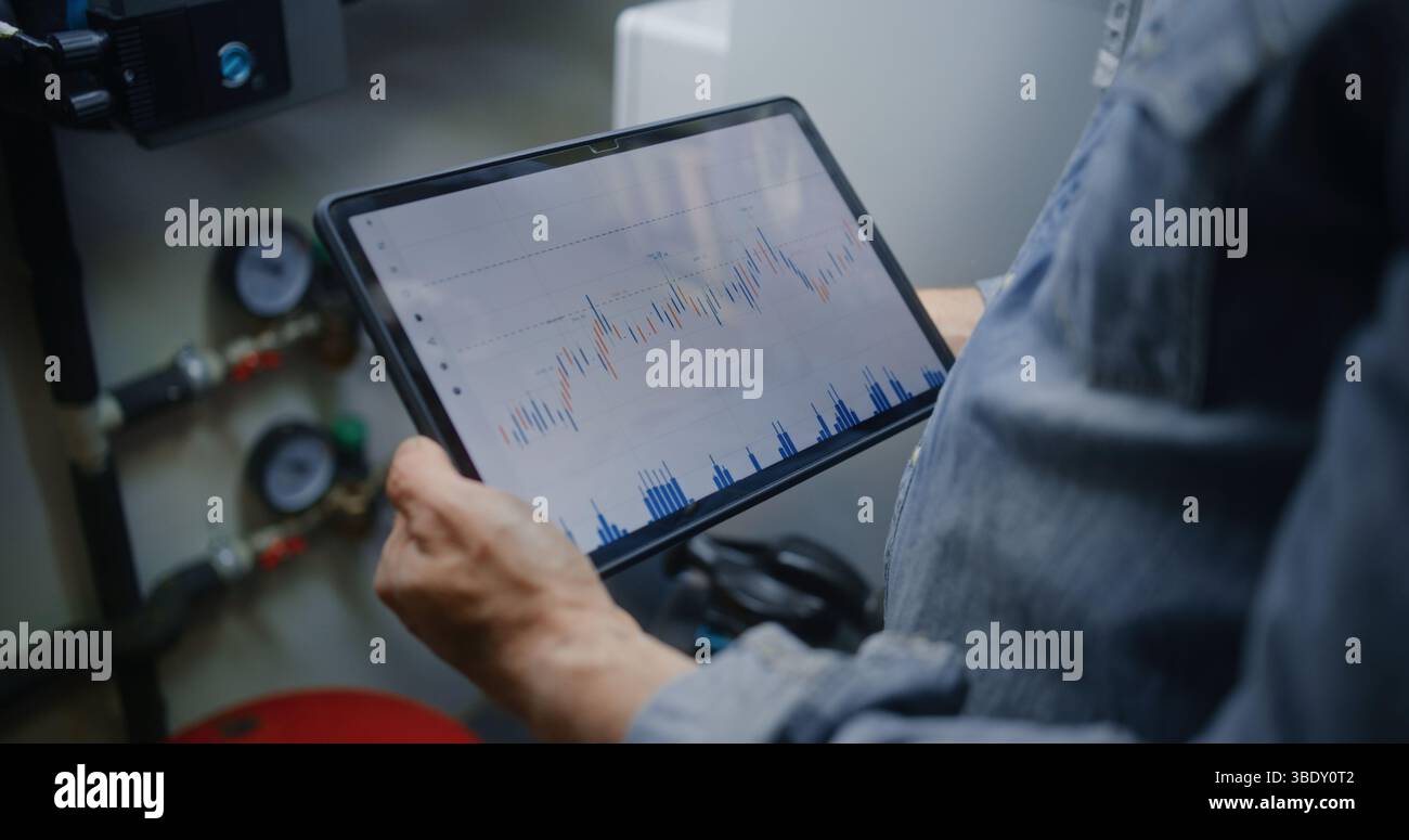 Employee checking real time stocks hi-res stock photography and images ...