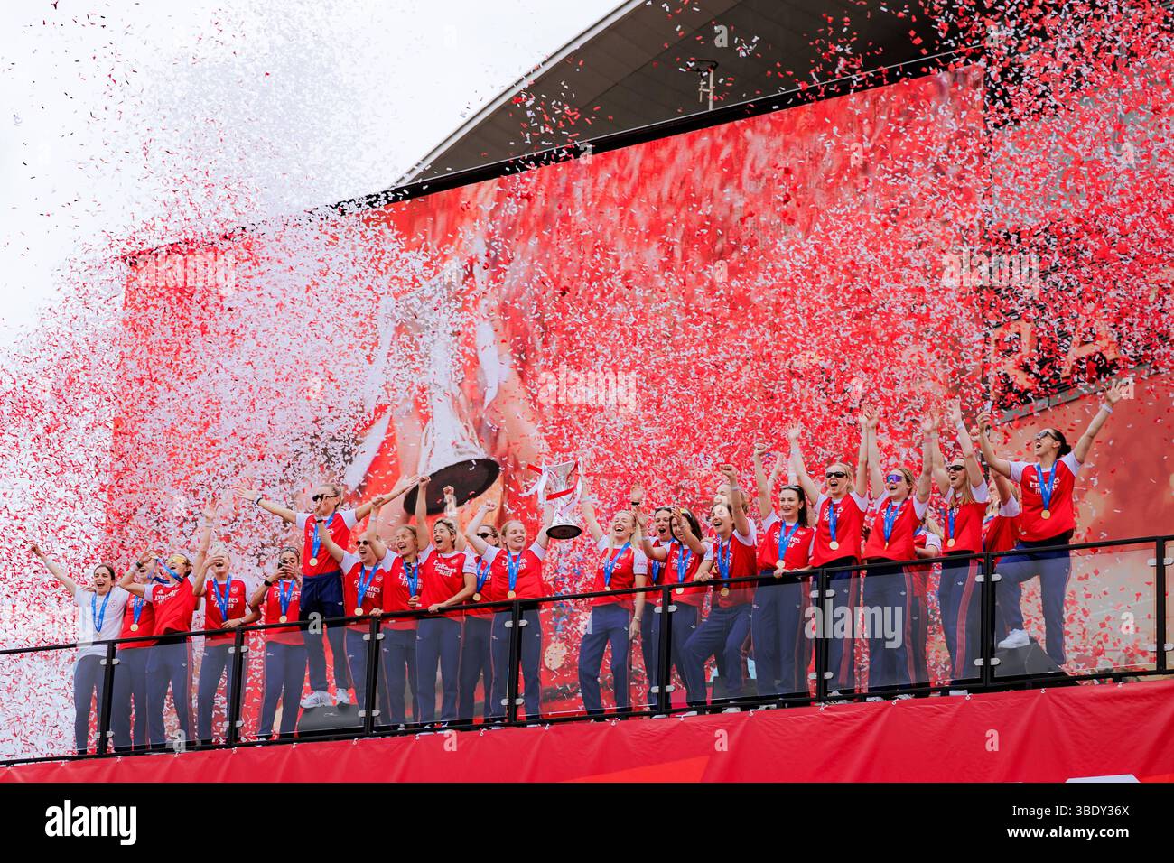 London, UK. 26th May, 2025. Players of Arsenal lifting the trophy ...
