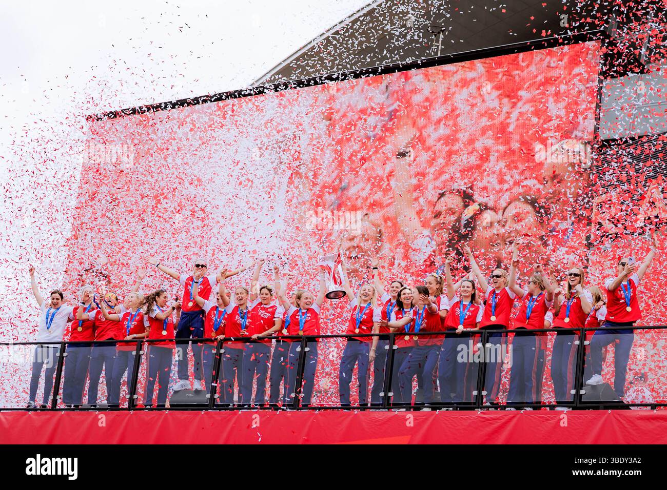 London, UK. 26th May, 2025. Kim Little (10 Arsenal) Leah Williamson (6 ...