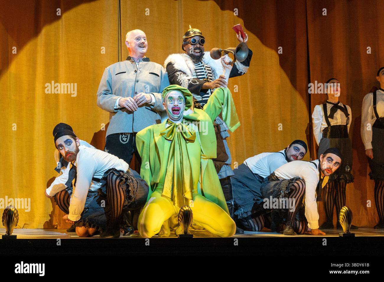 centre, rear: Mark Le Brocq (Houston Stewart Chamberlain), Antoin ...