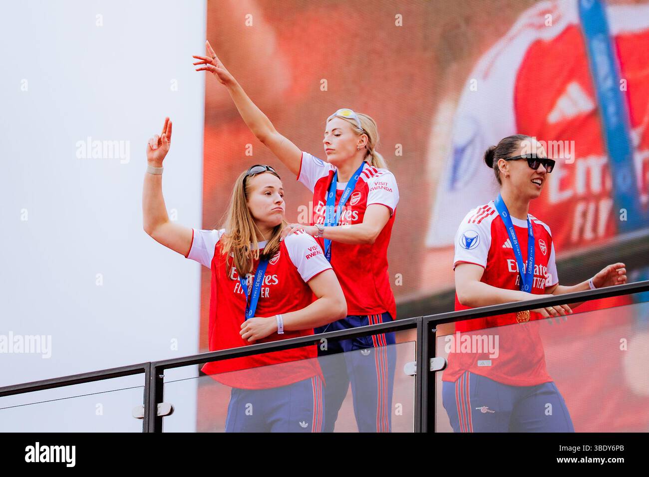 London, UK. 26th May, 2025. Goalkeeper Daphne van Domselaar (14 Arsenal ...