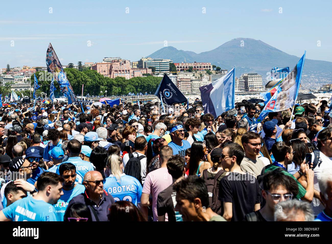 napoli celebrates its fourth scudetto in photo the fans along the ...