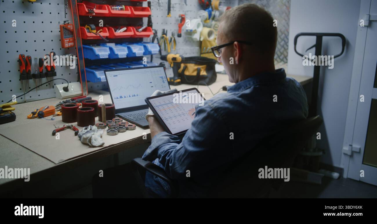 Employee checking real time stocks hi-res stock photography and images ...
