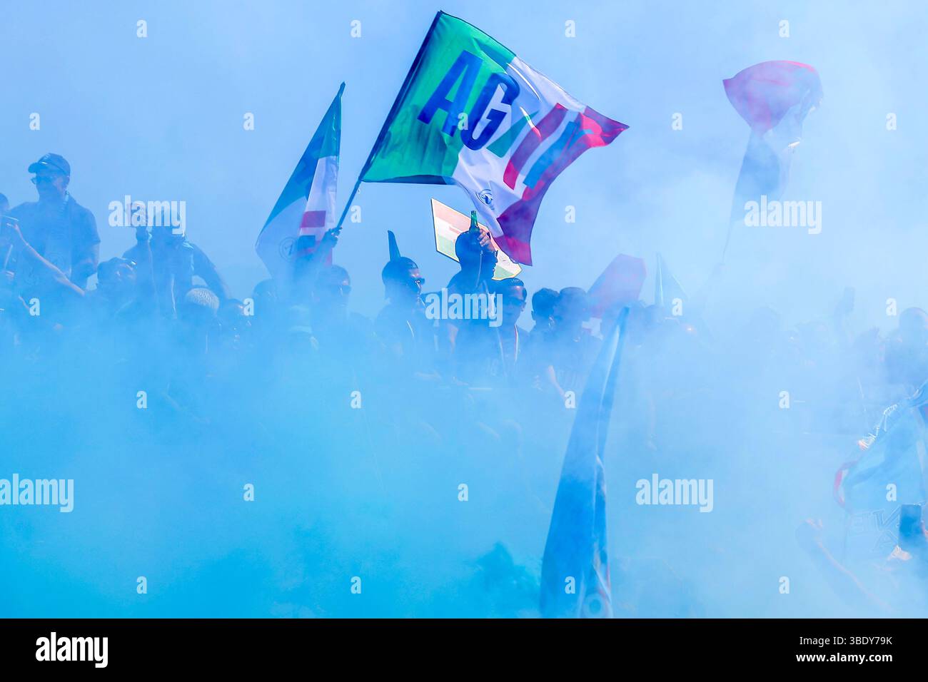 Napoli, Italy. 26th May, 2025. Napoli players celebrate on an open-top ...