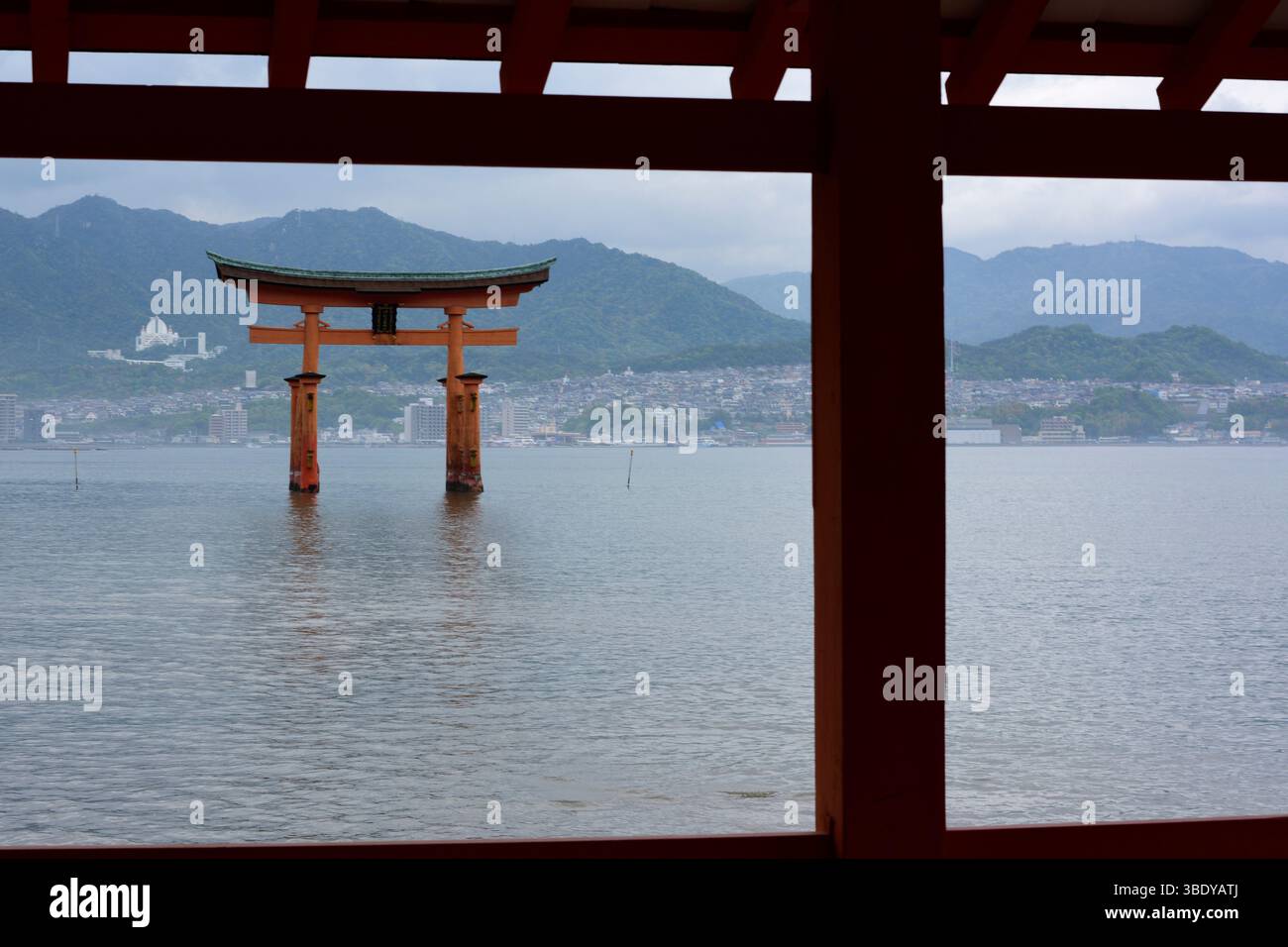 The floating Miyajima torii gate of Itsukushima Shrine, UNESCO ...