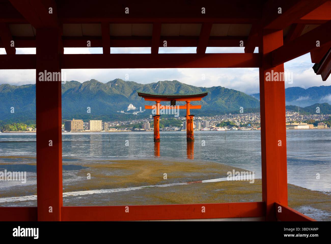 The floating Miyajima torii gate of Itsukushima Shrine, UNESCO ...