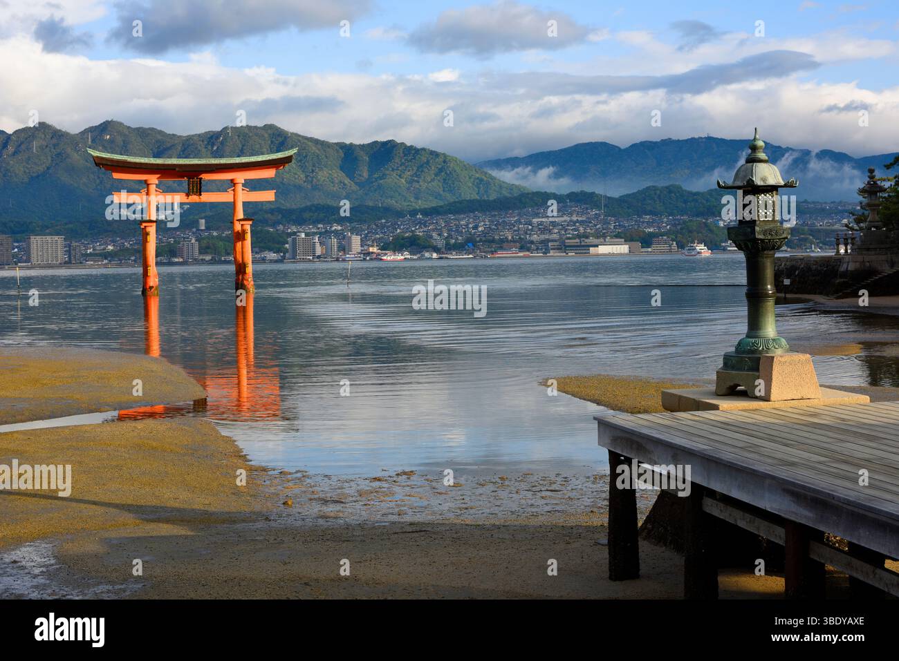 The floating Miyajima torii gate of Itsukushima Shrine, UNESCO ...