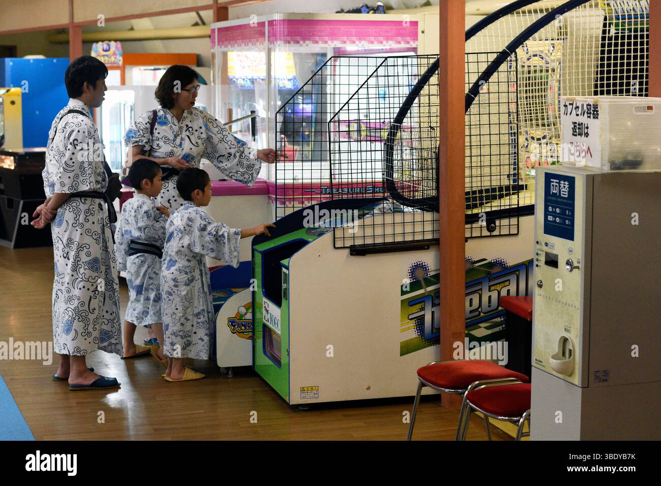 People wearing yukata in Urashima Resort and Spa,Nachikatsuura hot ...