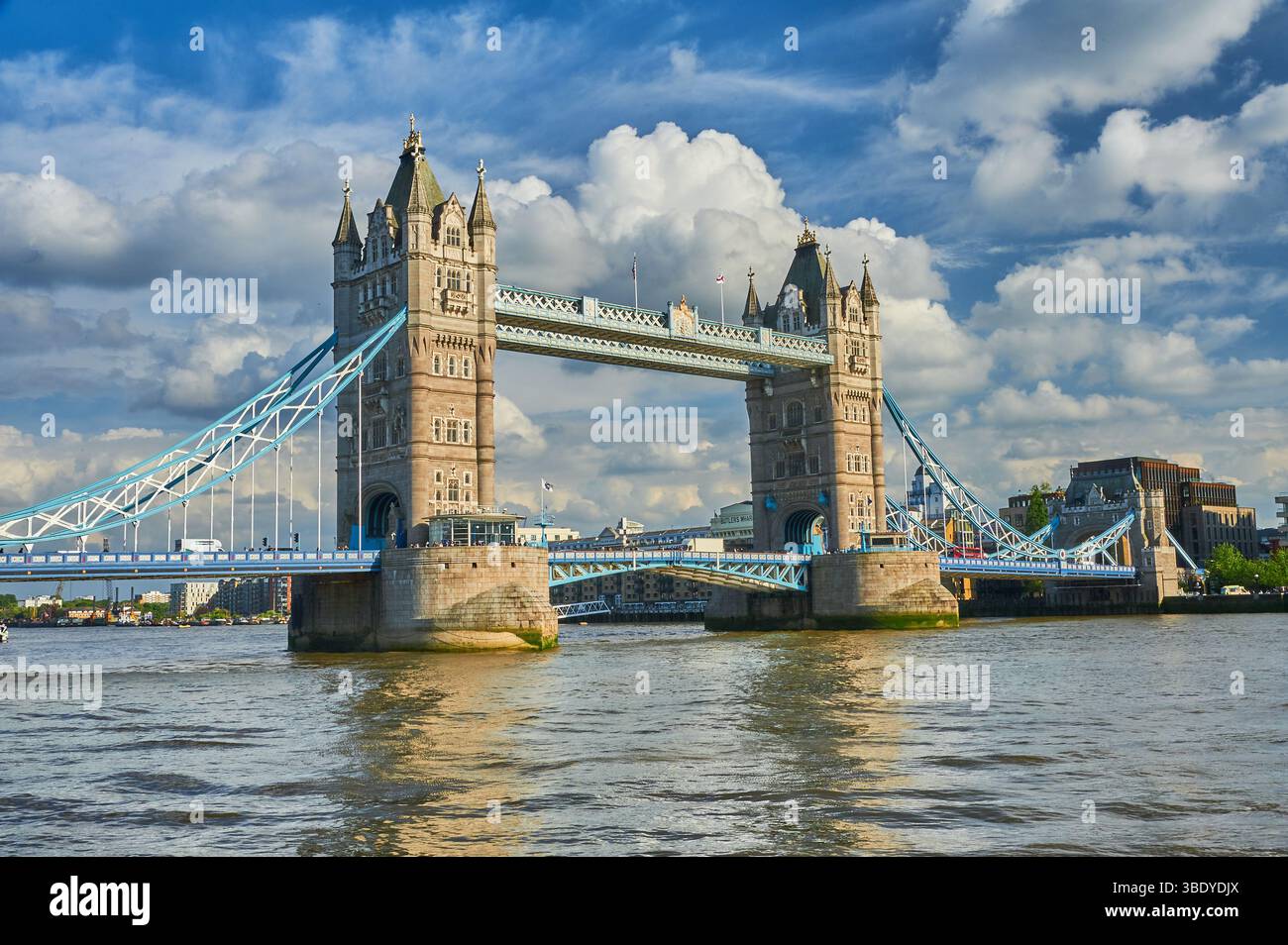 Iconic tower bridge over thames hi-res stock photography and images - Alamy