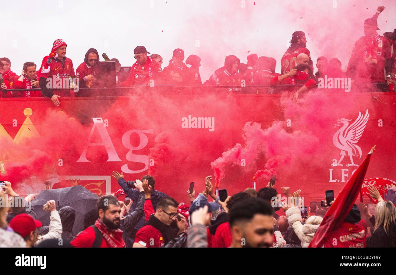 Liverpool trophy 2025 hi-res stock photography and images - Alamy