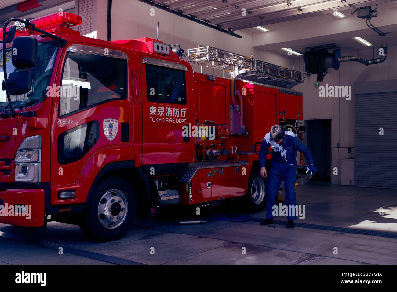 Red fire engine hi-res stock photography and images - Alamy