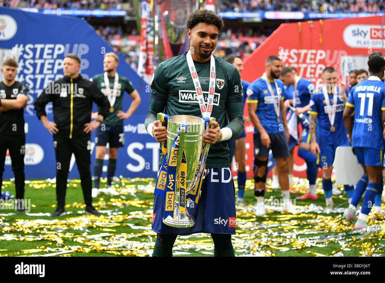 London, England. 26th May 2025. Owen Goodman poses with the trophy ...