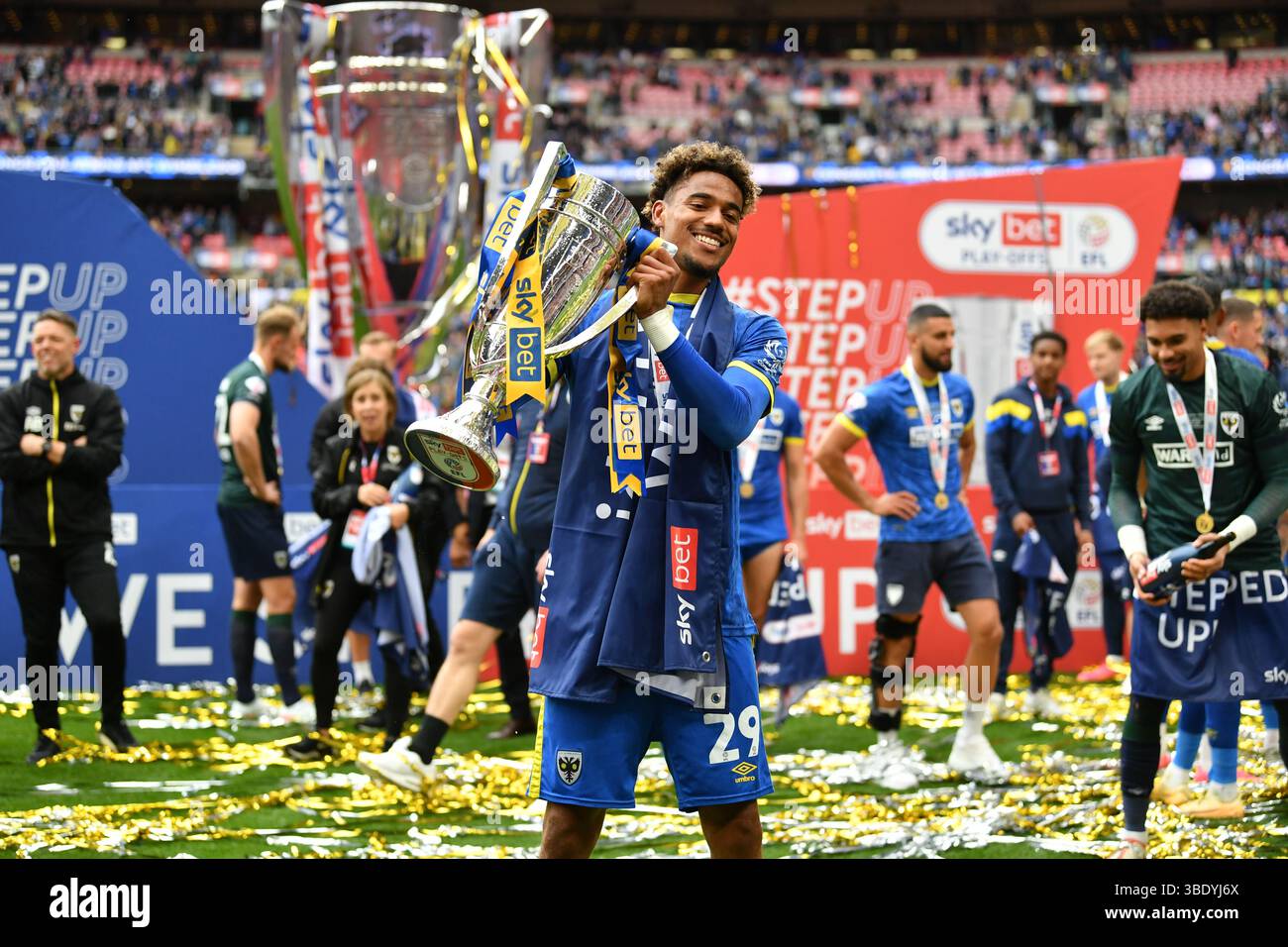 London, England. 26th May 2025. Owen Goodman poses with the trophy ...