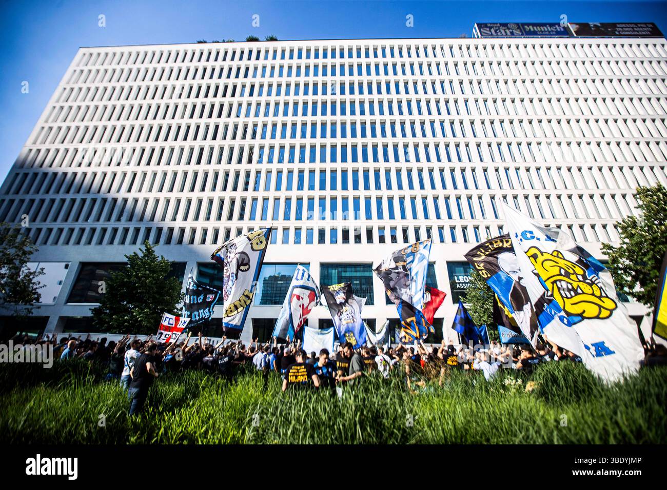 Milano, Italia. 26th May, 2025. Protesta della Curva Nord dell'Inter ...