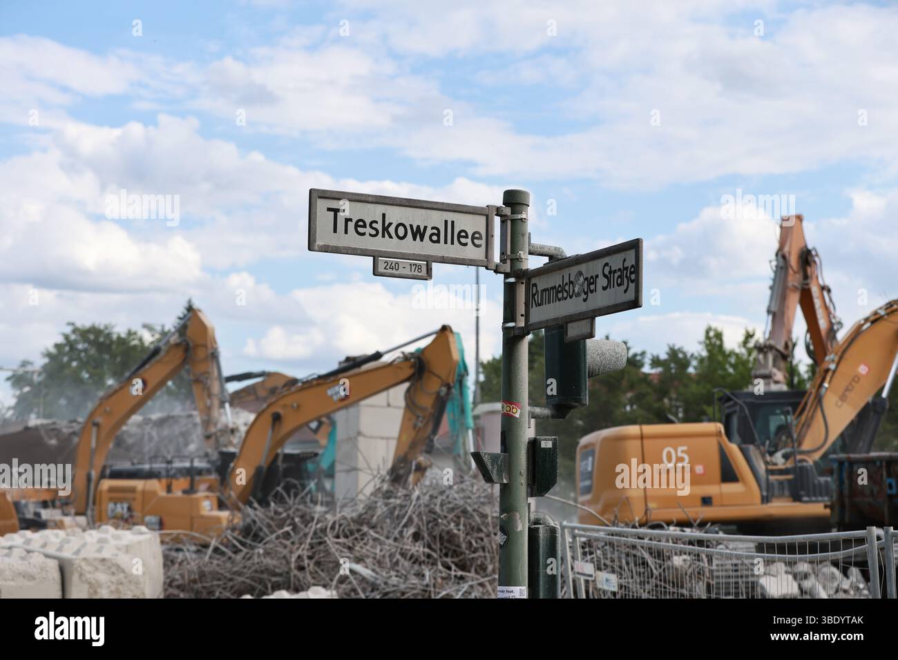 05/26/2025, Berlin, Germany, Excavator during demolition work.Rapid ...