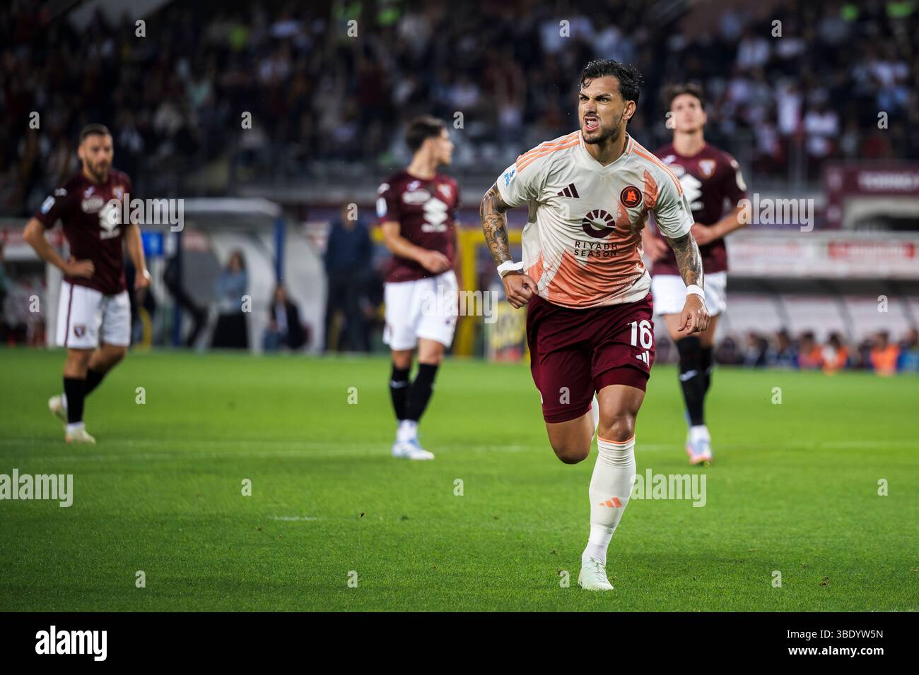 Leandro Paredes of AS Roma celebrates after scoring a goal from a ...